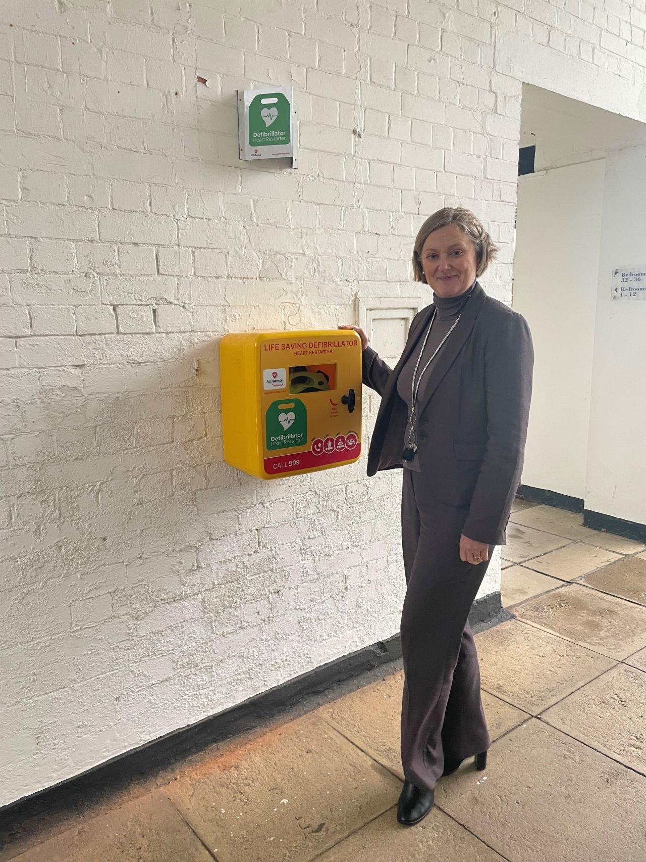 Learner Donates Defibrillator to Ashorne Hill.pdf